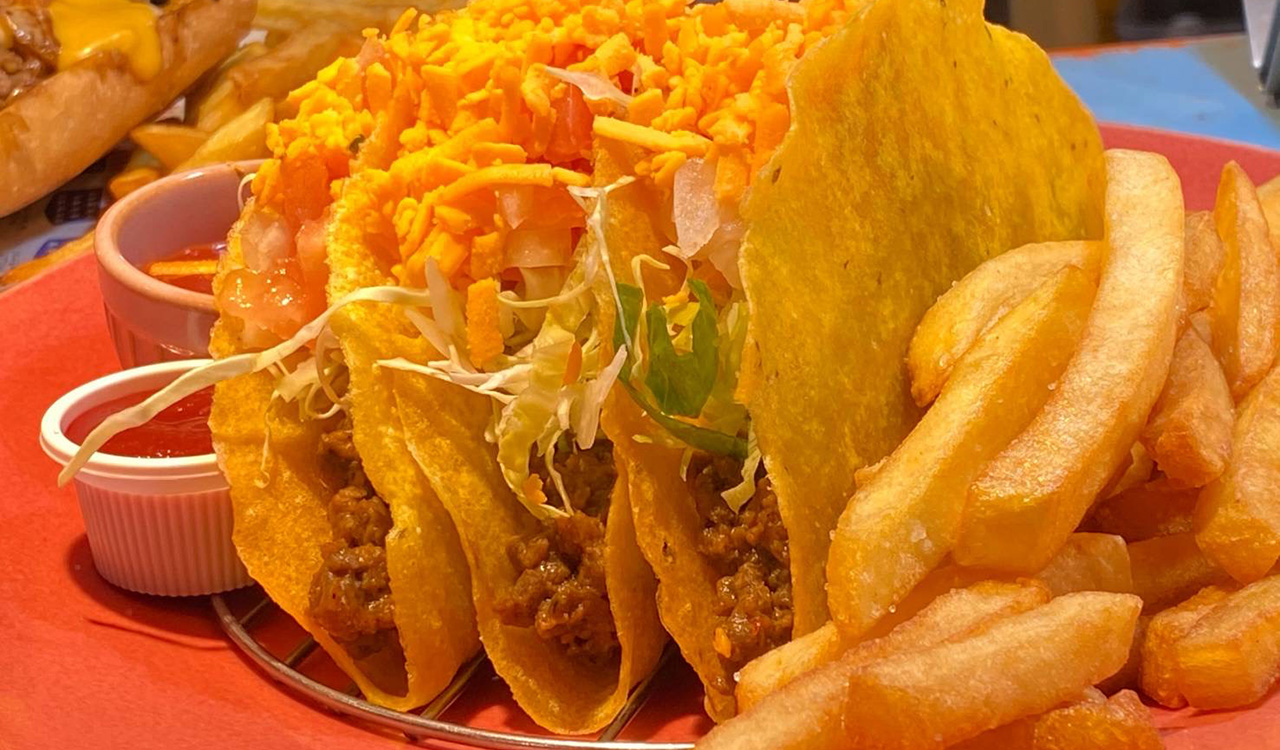 沖縄でタコスやハンバーガーが楽しめるカフェ｜Philly king rolls